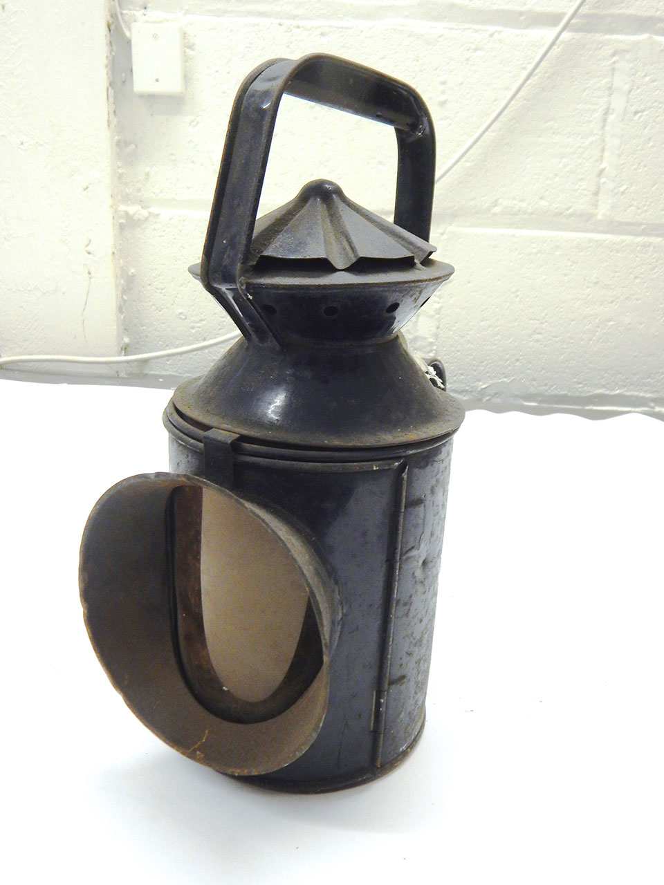 Guard's Hand lamp - Go Industrial
